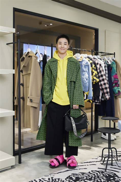 로에베 신세계 강남점 남성 팝업스토어 오픈 패션서울