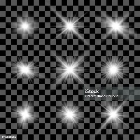 흰색으로 빛나는 빛이 투명하게 깜박입니다 빛의 집합입니다 스팽글 광선으로 시원한 효과를 장식하기 위한 벡터 그림 밝은 별 0명에