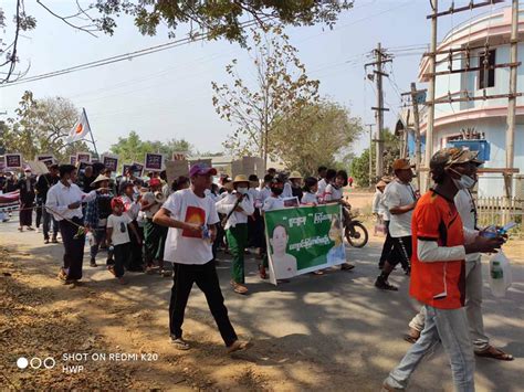 Dvb ထီးချိုင့်မြို့တွင် Cdm ဆရာ ဆရာမများ စစ်အာဏာရှင်ကို ဆန့်ကျင်ဆန္ဒပြ