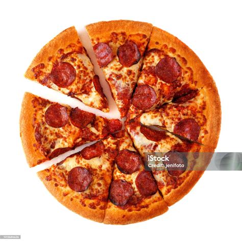 흰색에 고립 된 컷 슬라이스가있는 클래식 페퍼로니 피자 피자에 대한 스톡 사진 및 기타 이미지 피자 하이 앵글 컷아웃 Istock