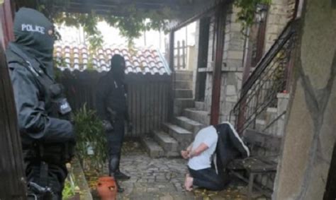 Полиция влезе в дома на кметицата на Симеоновград Фактор
