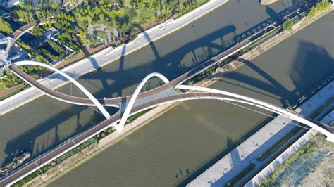 Zaha Hadid Architects Completes Grand Canal Gateway Bridge In China