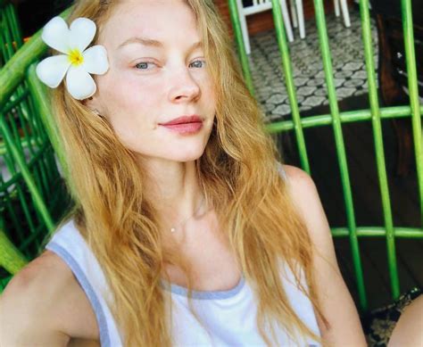 37 летняя Светлана Ходченкова показала все свои складочки на «неприбранном фото в купальнике