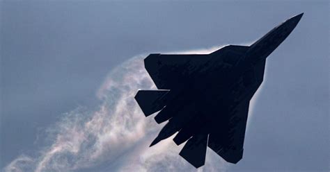 ГУР утверждает что украинские военные впервые поразили новейший истребитель Су 57 в