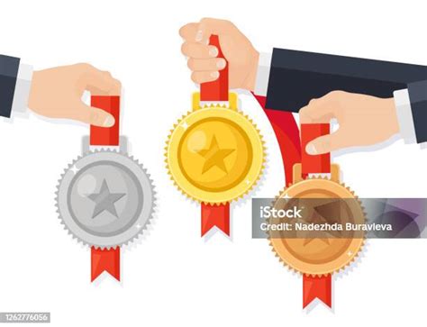 금메달 은메달 동메달 1위 트로피 배경에 고립 된 우승자에 대한 상 리본이 있는 황금 배지 세트 성취 승리 벡터 만화 일러스트 플랫 디자인 1에 대한 스톡 벡터 아트 및