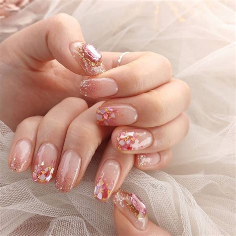 홍대네일샵 썸타네일🍒 On Instagram 이달의아트 3월아트 8만원 디자인이에요💖 길쭉하고 예쁜 바디에 자개그라데이션 과 거울스와 까지 넘 이쁘죠😍