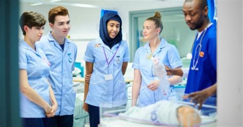 英 간호 인력난 직면예비 간호사 절반은 학업 포기 고려 통신one