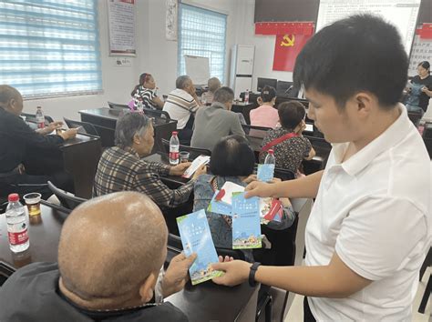 西湖二村社区开展综治、禁毒民调集中宣传活动建设平安居民