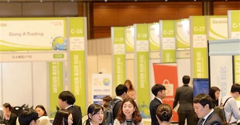 글로벌 일자리 대전에서 면접 대기 중