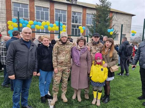 Мати загиблого воїна віддала гроші від держави на будівництво спортмайданчика для дітей Главред