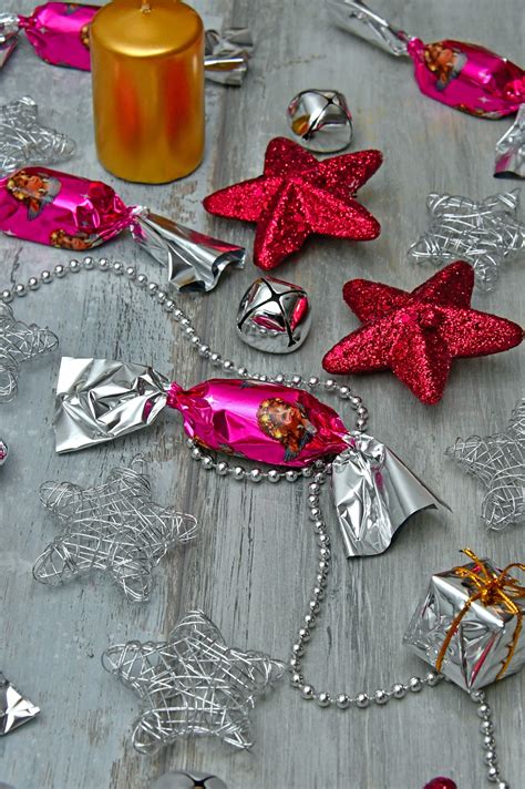 무료 이미지 배경 화이트 색깔 휴일 외딴 빨간 새로운 장식물 겨울 년 장식적인 축하 전나무 표 선물 소나무 디자인 녹색 경계 마젠타