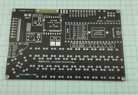 Picomputer Kit Turns A Raspberry Pi Pico Into A Pocket Sized Computer With Screen And Keyboard