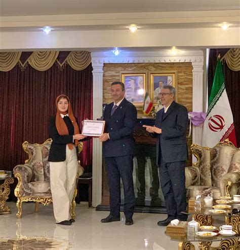 سرکنسولگری جمهوری اسلامی ایران سلیمانیه تقدیر از دانشجویان ممتاز رشته زبان و ادبیات فارسی