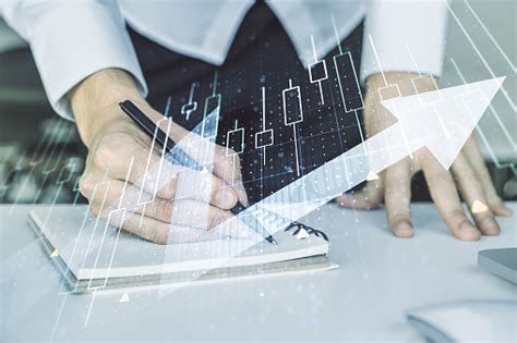 상향 화살표와 손으로 노트북 부상 및 돌파구 개념을 배경으로 메모장에서 쓰기 추상적 인 재무 다이어그램의 다중 노출 교육에 대한 스톡 사진 및 기타 이미지 Istock