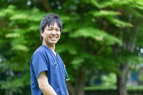 男性看護師の年収はいくら？平均年齢・勤続年数も【2023年更新版】 職業別年収研究シリーズ Limo くらしとお金の経済メディア