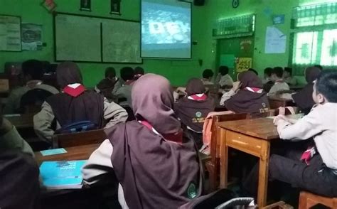 Strategi Belajar Nonton Bareng