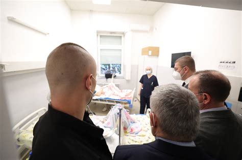 Hristijan Mickoski Денеска ги посетив повредените од трагичниот пожар во Кочани и присуствував