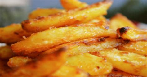 Пържените картофи със златиста коричка Правилно се нарязват маха им се