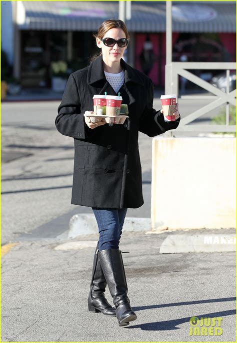 Jennifer Garner Is Ready For Christmas Photo Jennifer Garner Photos Just Jared