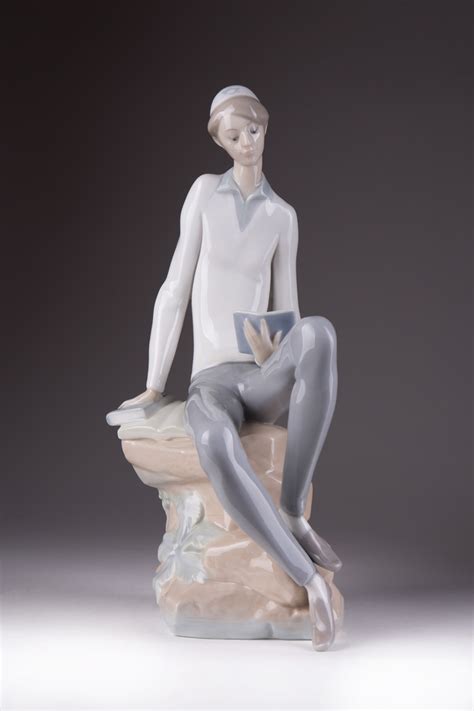 Купити порцелянову статуетку Lladro Єврейський студент в Україні