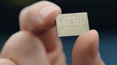 Đây là kích thước thật của Apple M2 Pro chip trong MacBook