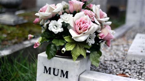 Derbyshire Counsellor Shares Advice For Those Missing Loved Ones This Mothers Day News