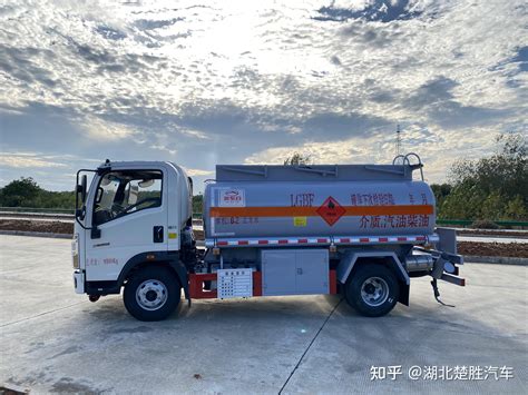 5吨油罐车图片，重汽豪沃5吨油罐车图片，豪沃5吨加油车图片 知乎