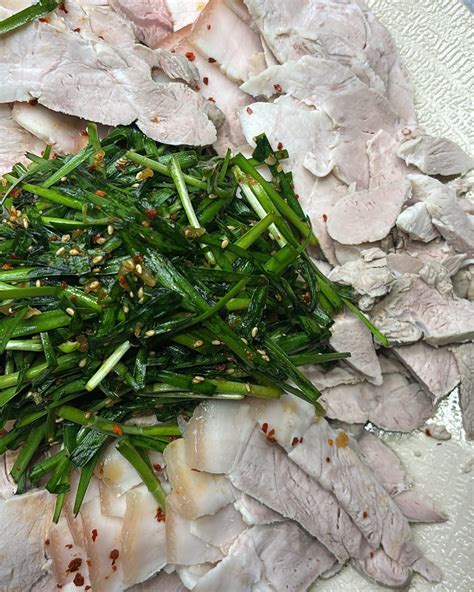 스톡홀름샐러드 계명대점🇸🇪 37 금요일 오늘의 샐러드 양상추 적근대 로메인 방토 마늘파스타 그린파스타 양념닭가슴살 양파 브로콜리 단호박샐러드 바게트 샤인머스캣