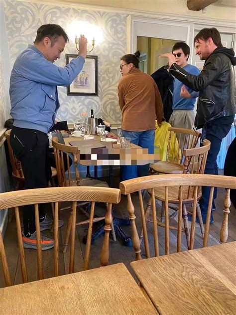 马思纯现身英国疑待产？与张曼乐国外被拍身形略臃肿网友张哲轩男友