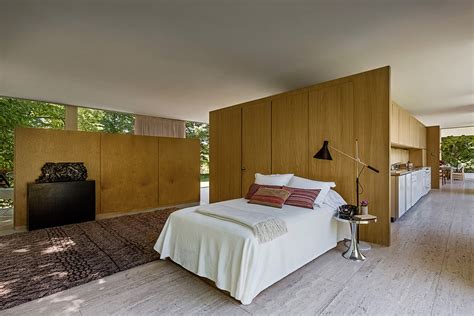 Miess Iconic Farnsworth House Goes Back To Its Original Interiors For