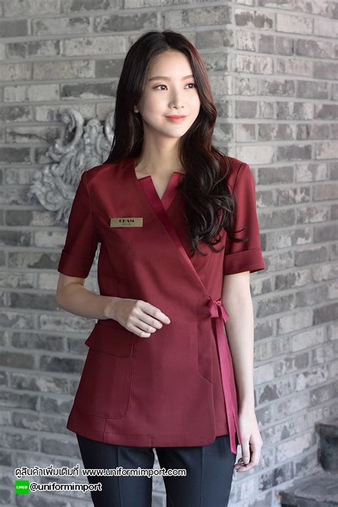ชุดพนักงานร้านทำเล็บ คลิกภาพดูรายละเอียดด้านใน ชุดพนักงานคลินิกความงาม ชุดทำงานผู้หญิง เสื้อ