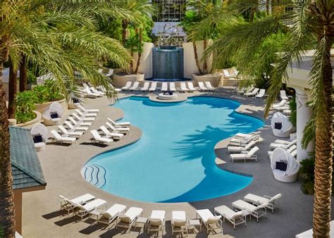 24 Best Hotels In Las Vegas Couples Families First Timers