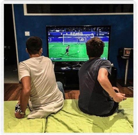 친한 친구도 못 믿는 순간 유머 재미 감동 네모판