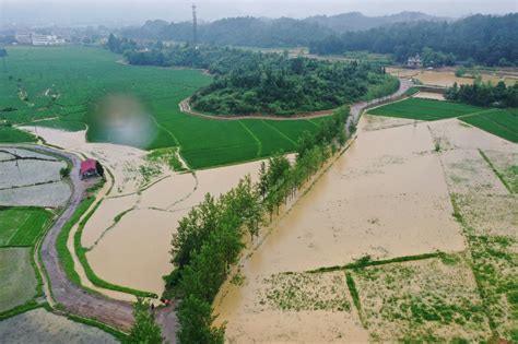 江西铅山：暴雨来袭 航拍洪水淹没农田凤凰网