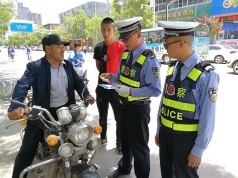 漳縣交警城區整治：電動車就地噴塗「嚴禁載人」！ 每日頭條