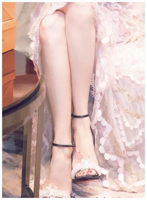 大宝贝杨颖美腿美脚太好看了呀，爱了 财经头条