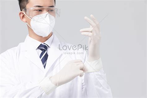 장갑을 끼고 남자 의사 사진 무료 다운로드 Lovepik