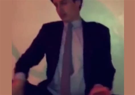 El Vídeo Del Chico Desnudo De Fiesta Con El Traje Roto Cromosomax