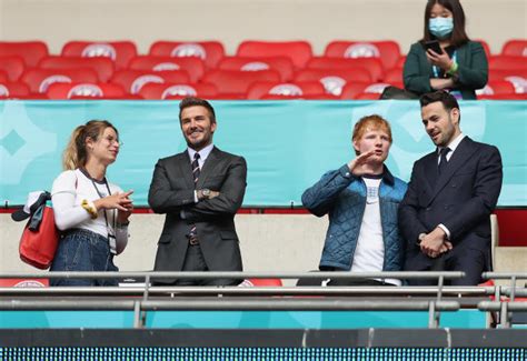 Ed Sheeran Doesnt Actually Need His Trademark Glasses Any More
