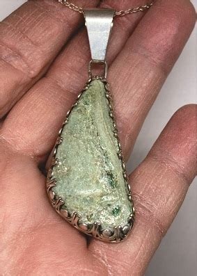 Pendant Green Lizardite Continental Designs Mb