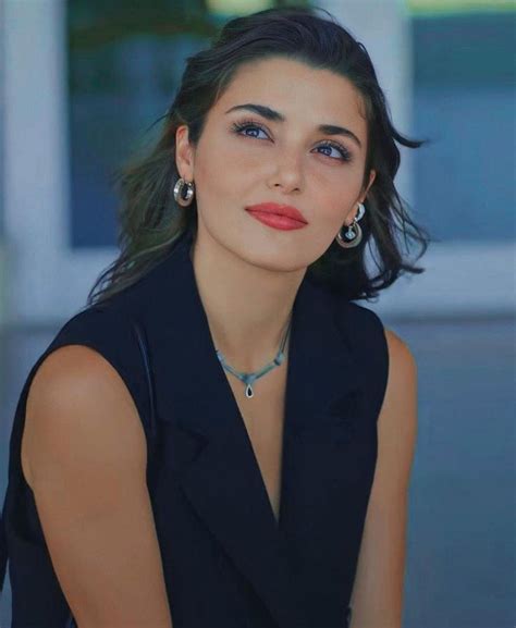 Hande Ercel Cute And Sexy Rhandeercelx