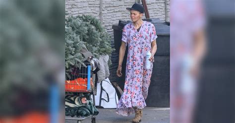 Homeless Loni Willison Seen Digging Through Trash For Tree Photos