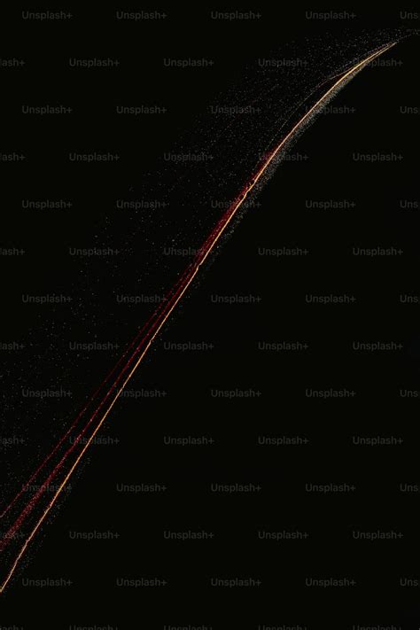 빨간색과 노란색 선이 있는 검은색 배경 사진 Unsplash의 간소화 이미지