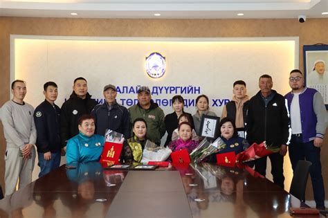 ОЛОН УЛСЫН ЭМЭГТЭЙЧҮҮДИЙН БАЯРЫН БОСГОН ДЭЭР ДАРХАН БЭР ҮҮД ТОДОРЛОО