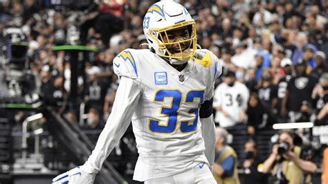 Internet Reacts As Derwin James Viciously Body Slams Travis Kelce