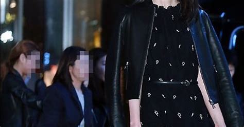 포토]김윤아 각선미 비치는 원피스