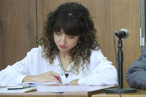 Prisión En Suspenso E Inhabilitación Perpetua Para Un Policía Que Cargó
