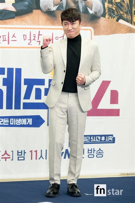 포토 장동민 입술 꾸욱 헉스