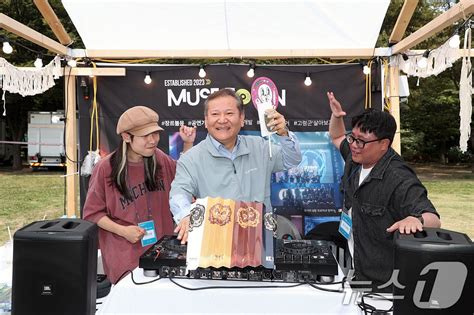 청년마을 지역 부스 찾은 이상민 장관 뉴스1