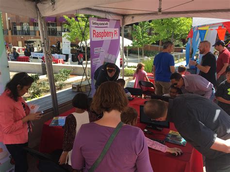 matt richardson will vote on nov 6 on twitter makerfairess was a big success for raspberry